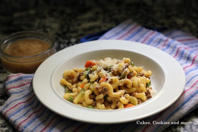 Gehacktes und Hörnli mit Apfelmus - Cakes, Cookies and more