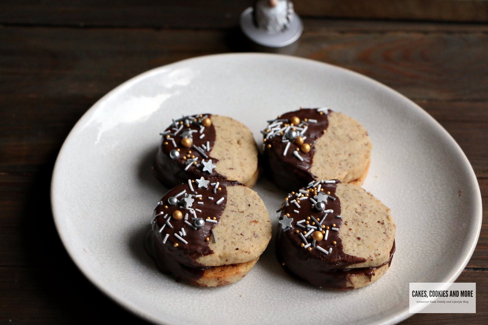 UrDinkel Hasselnuss Guetzli mit Nussnougatcreme - Cakes, Cookies and more